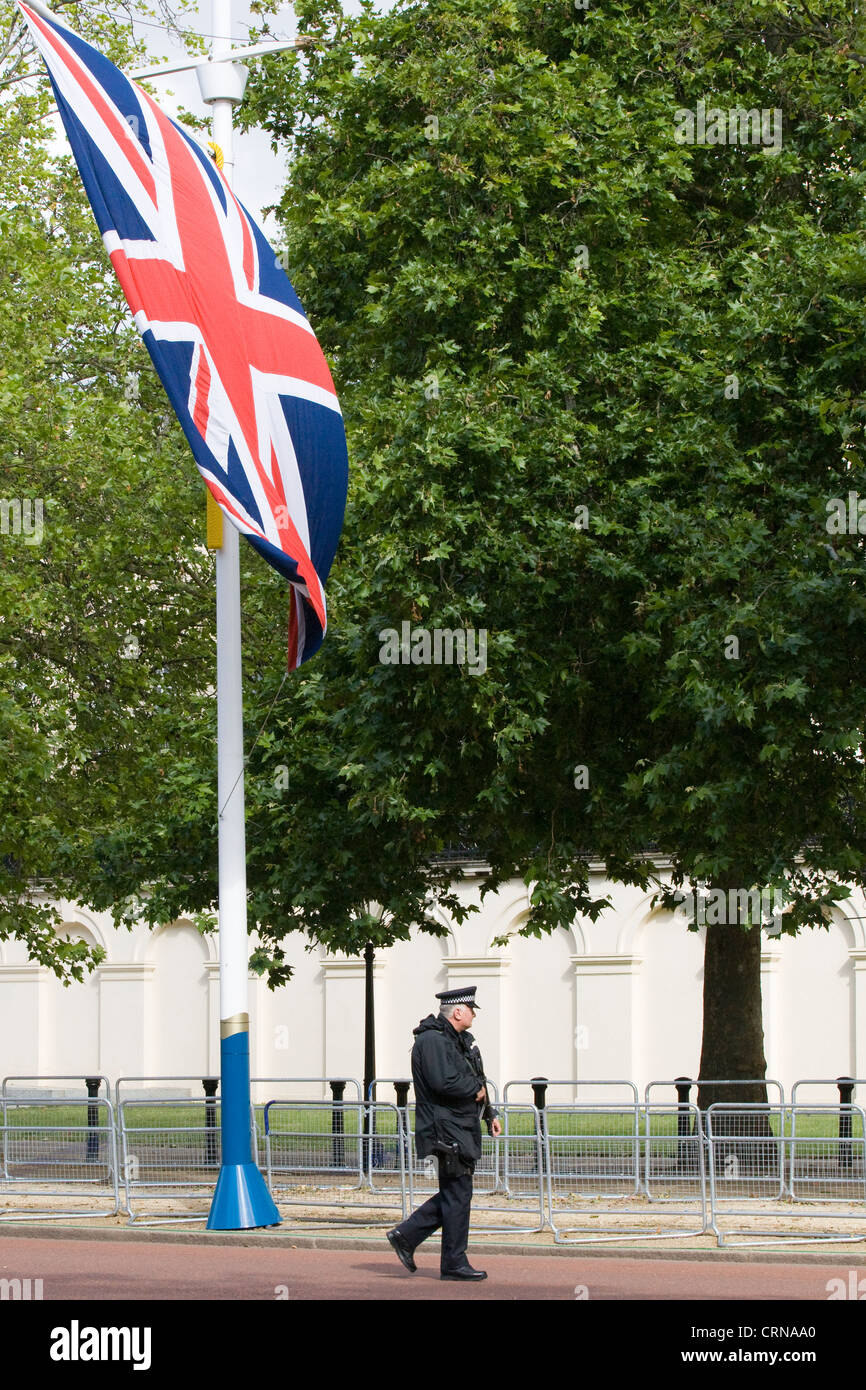 Union Jack Flag on The Mall for the Queens Trooping the colour in ...