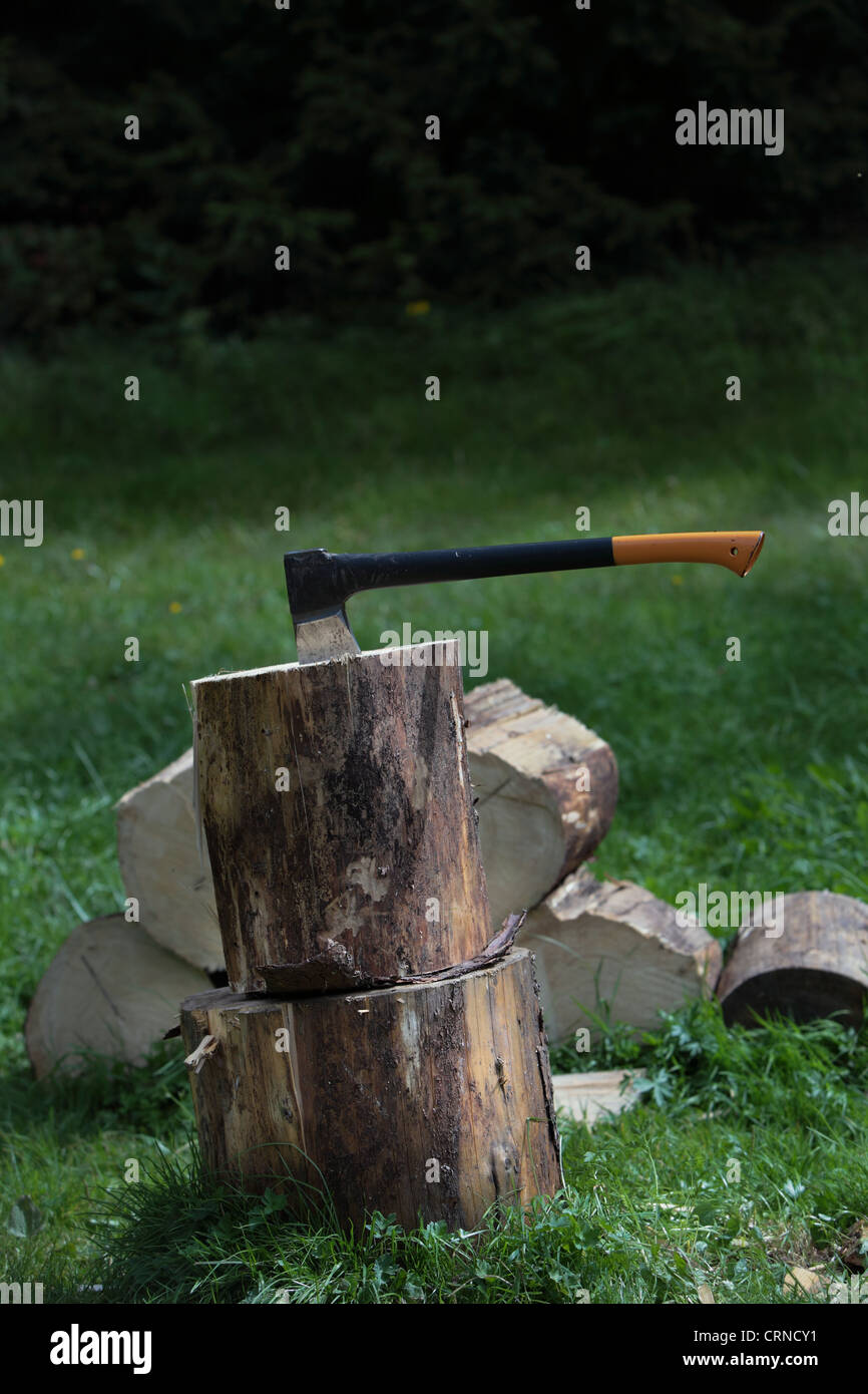Chopping wood - ax in a log outdoors Stock Photo - Alamy