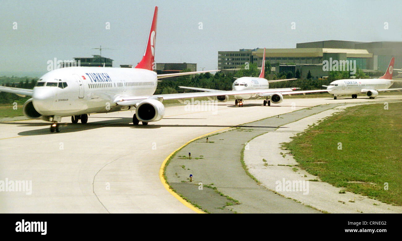 Airplane Queue High Resolution Stock Photography and Images - Alamy