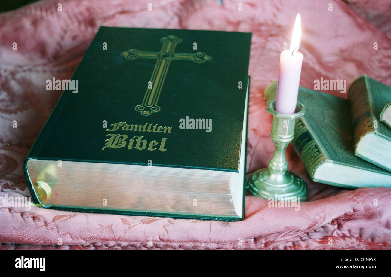 Bible burning hi-res stock photography and images - Alamy