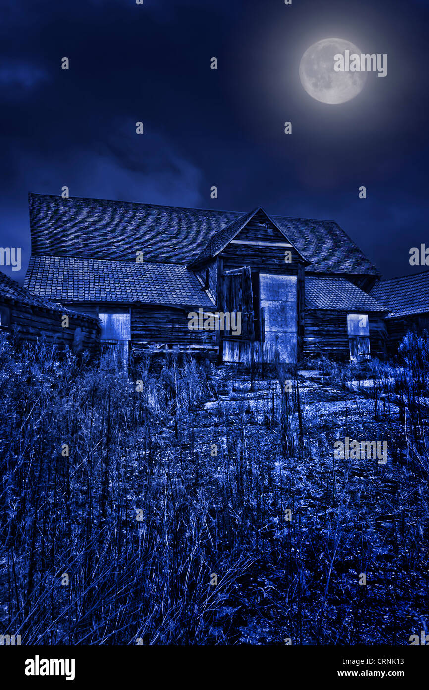 abandoned barn in moonlight Stock Photo - Alamy