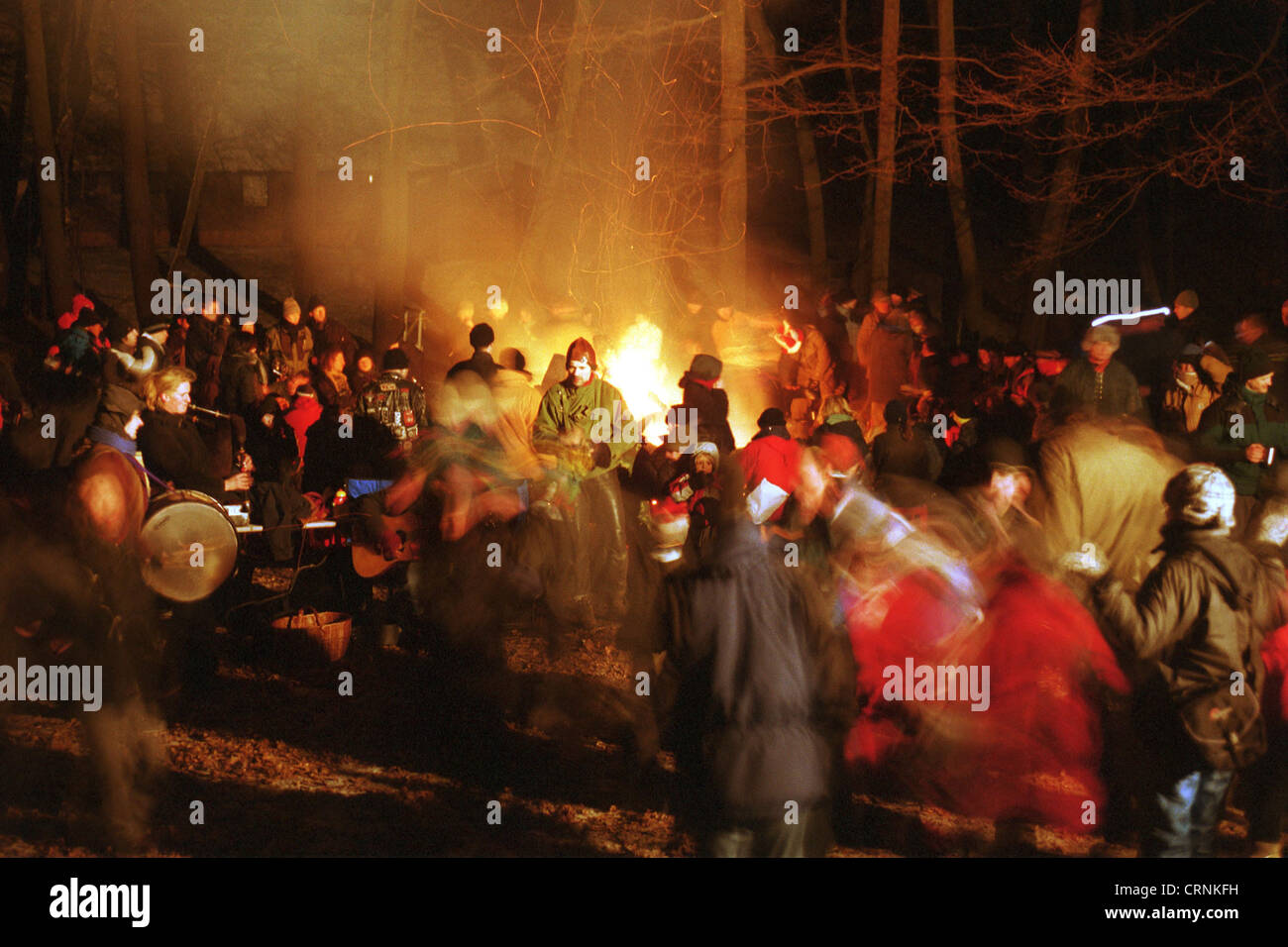 People around a campfire while celebrating Stock Photo - Alamy