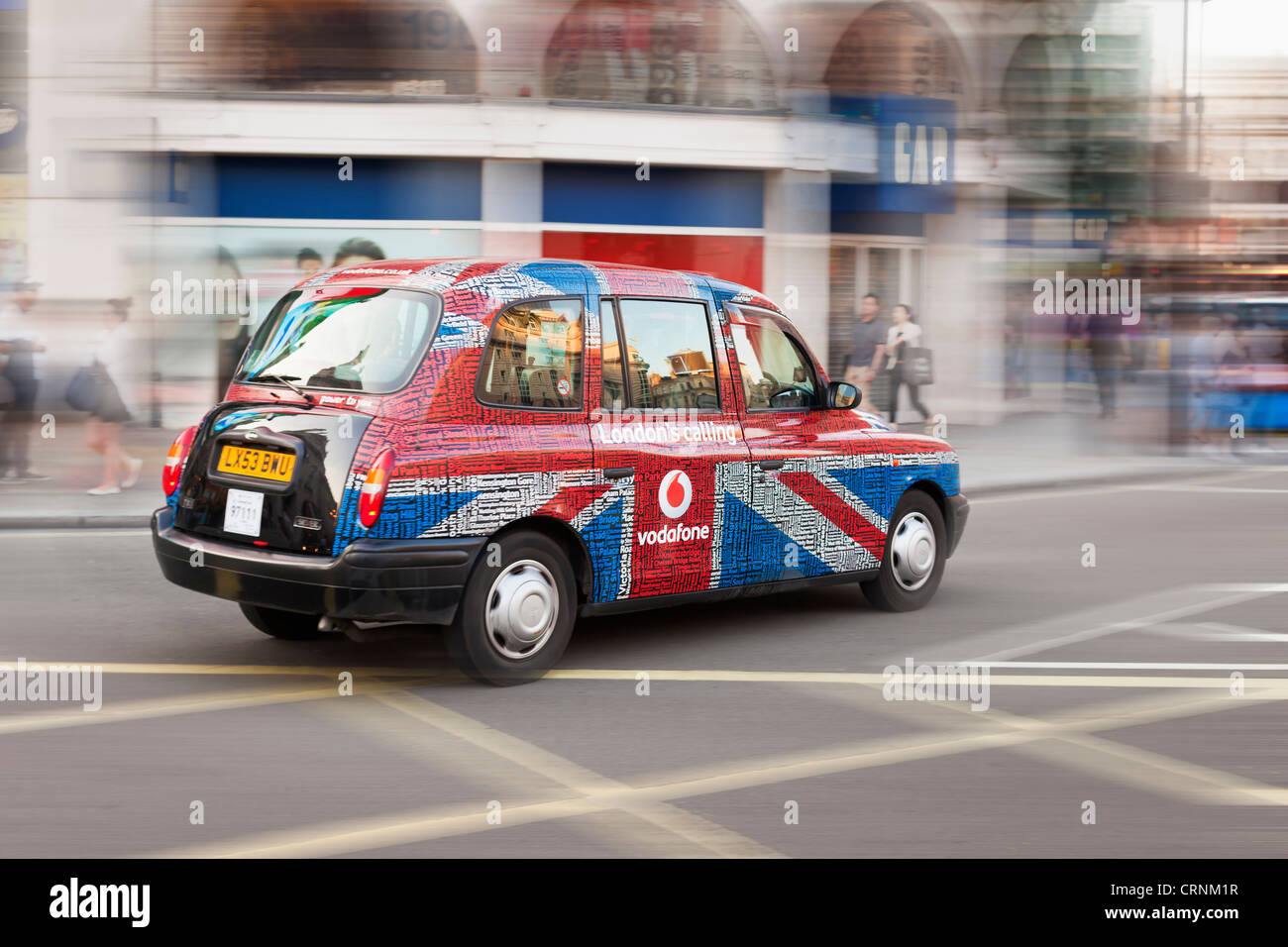 England flag on taxi hi-res stock photography and images - Alamy