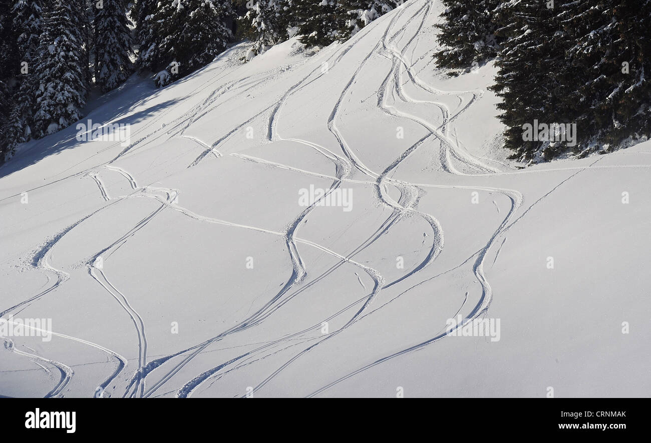Skiing slope hi-res stock photography and images - Alamy