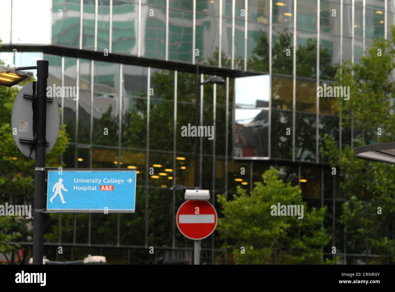 Hospital directional signage hi-res stock photography and images - Alamy