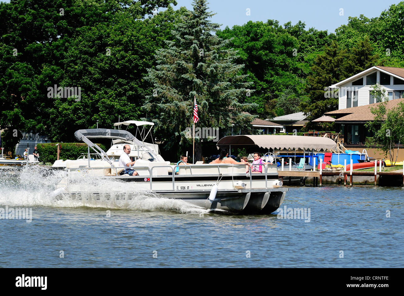 Pontoon boat family hi-res stock photography and images - Alamy