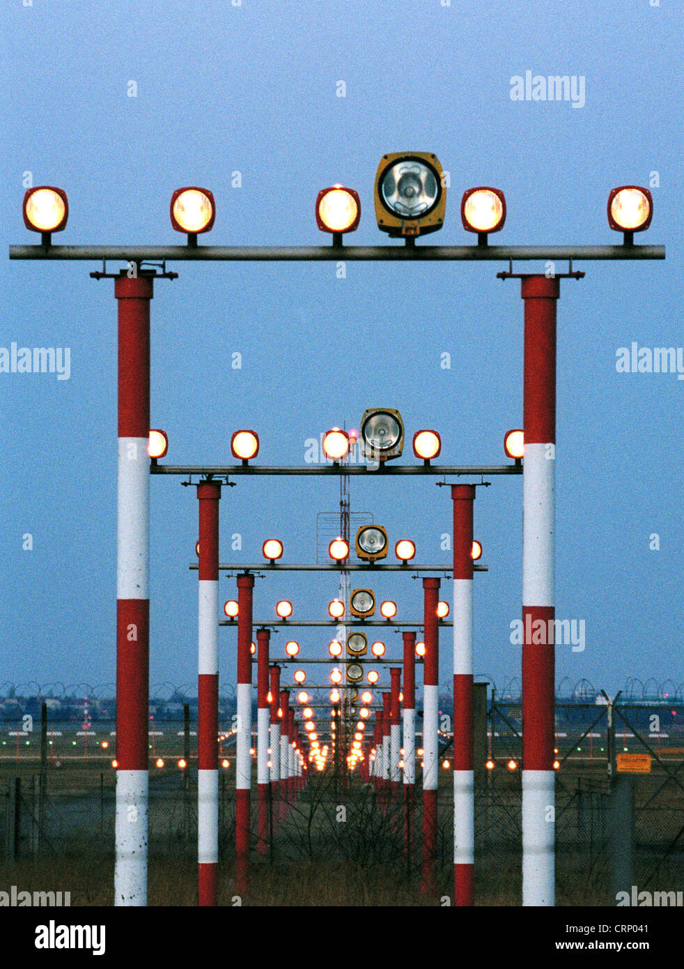 Illuminated approach lights hi-res stock photography and images - Alamy