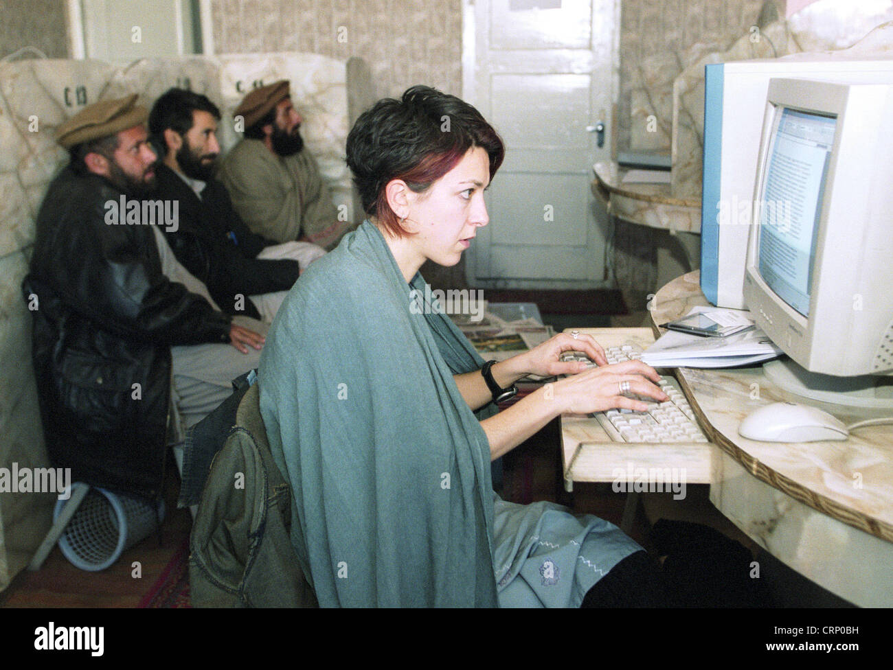 Afghanistan woman computer hi-res stock photography and images - Alamy