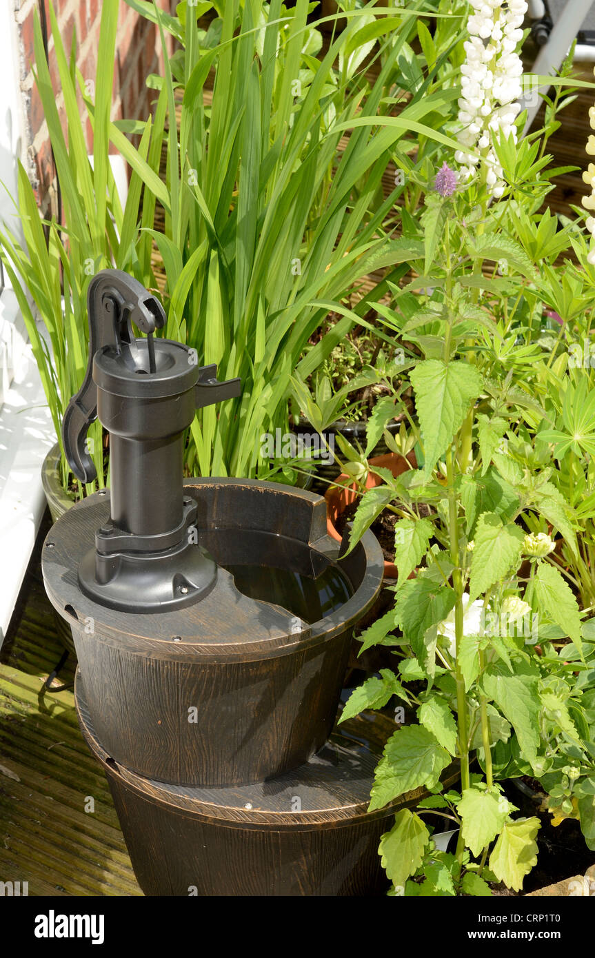 Garden water feature hi-res stock photography and images - Alamy