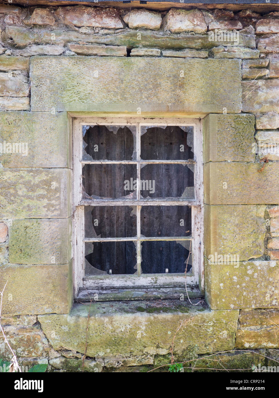 Stone cottage window hi-res stock photography and images - Alamy