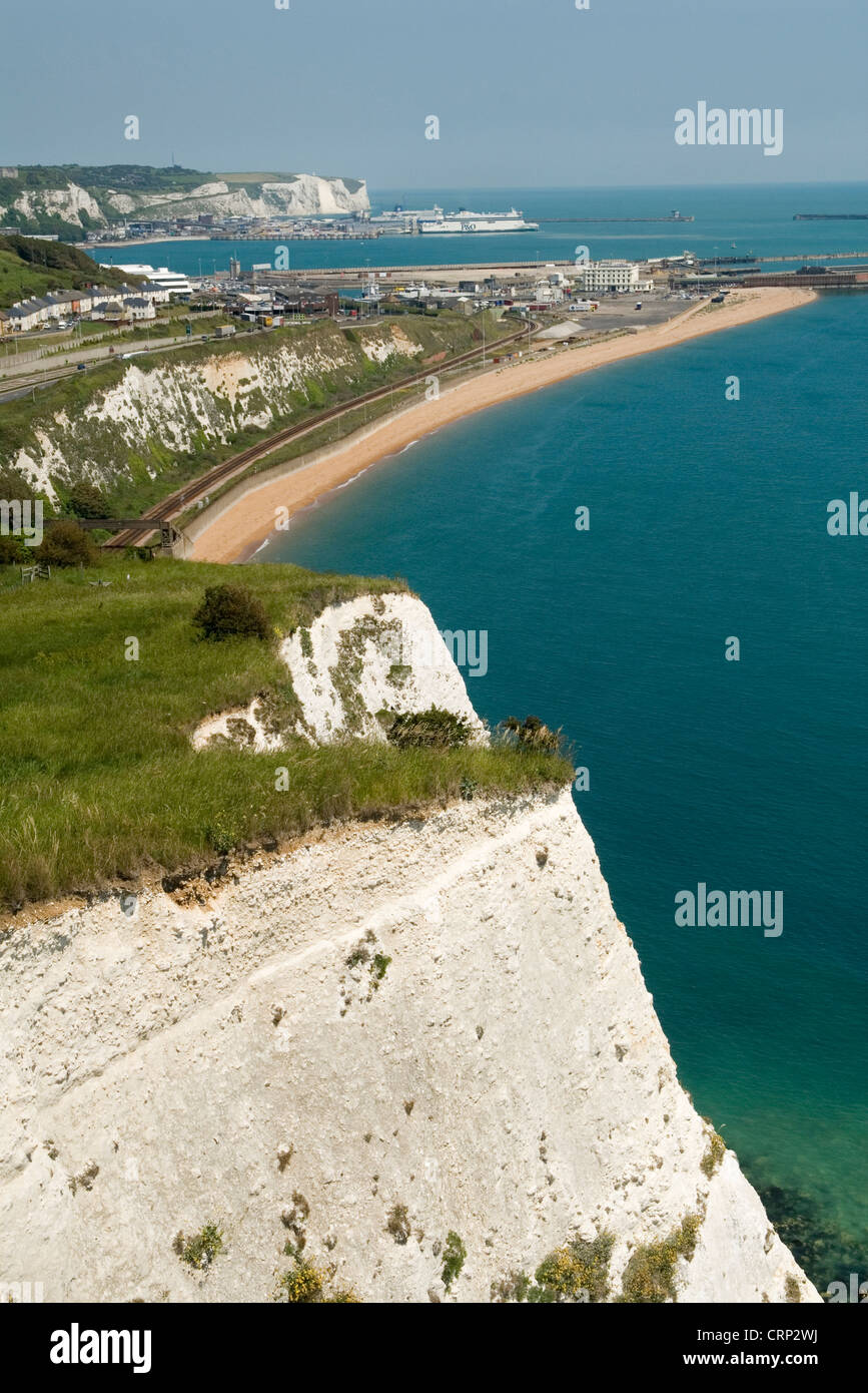 Dover harbour cliffs hi-res stock photography and images - Alamy