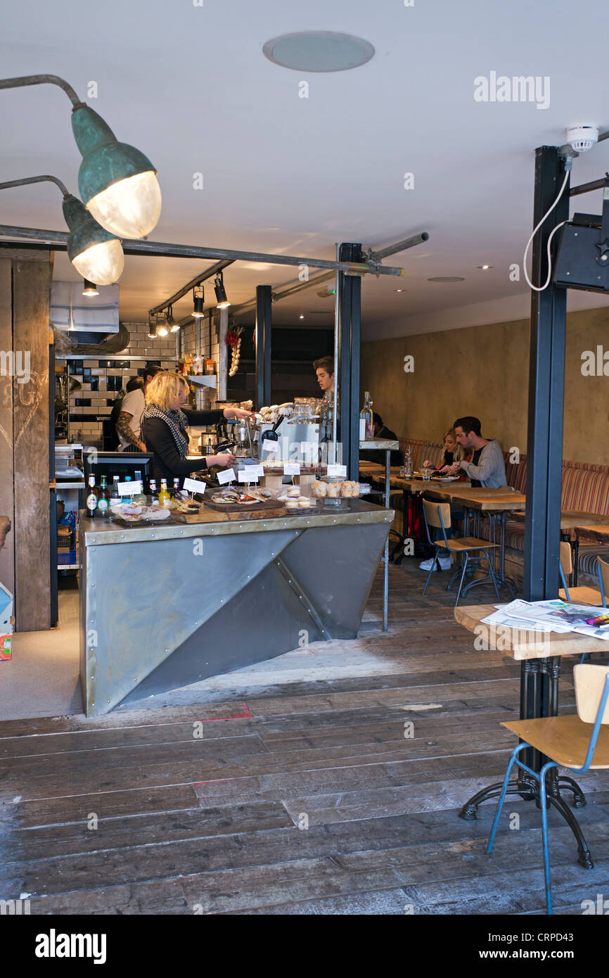People eating inside london restaurant hi-res stock photography and ...