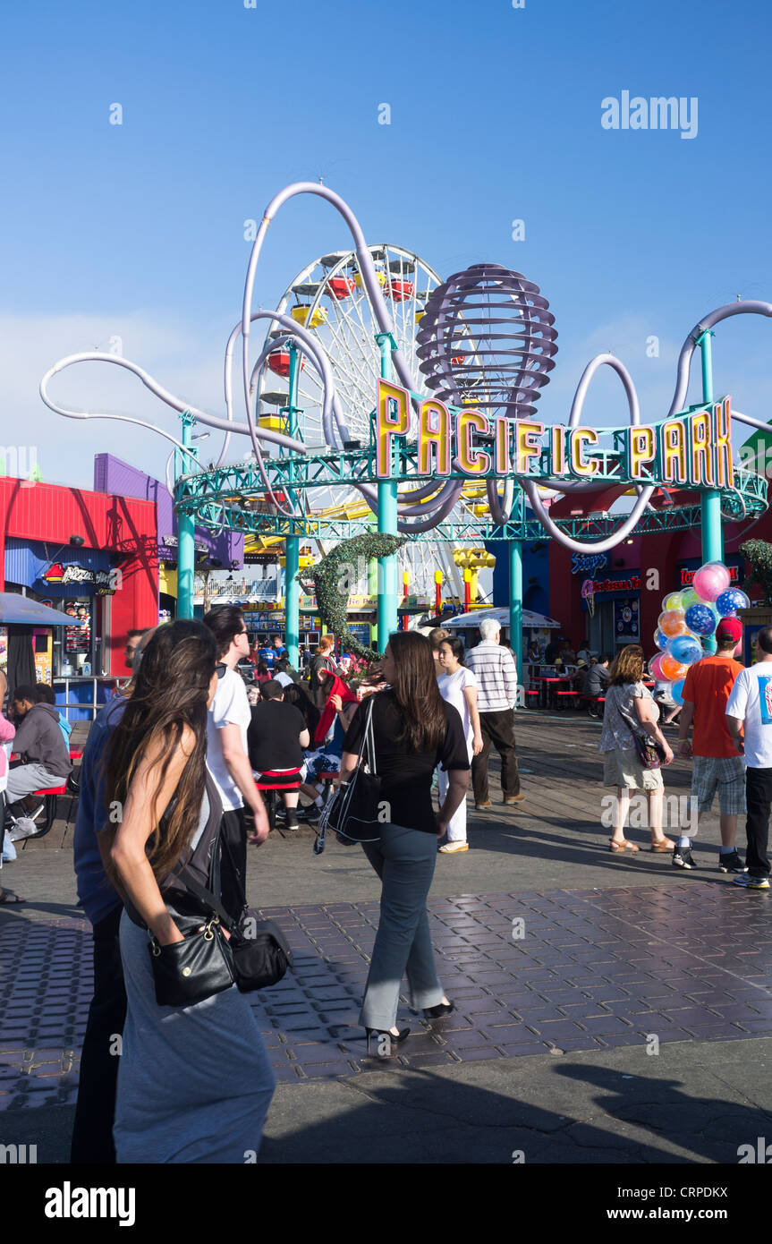 The entrance to Pacific Park amusement park on Santa Monica pier Stock ...