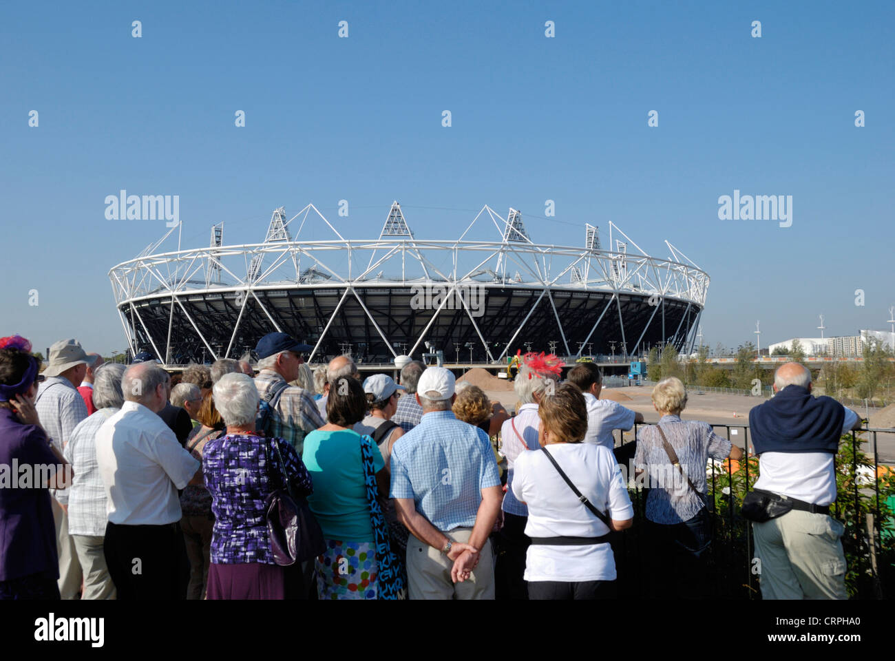 Tourists viewing the Olympic Stadium in Olympic Park Stock Photo - Alamy