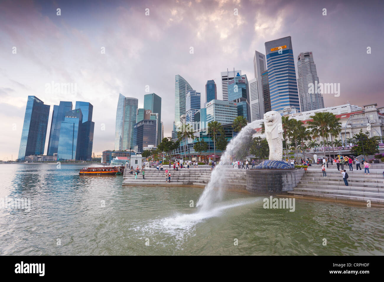 The Merlion Statue with the City Skyline in the background, Marina Bay ...