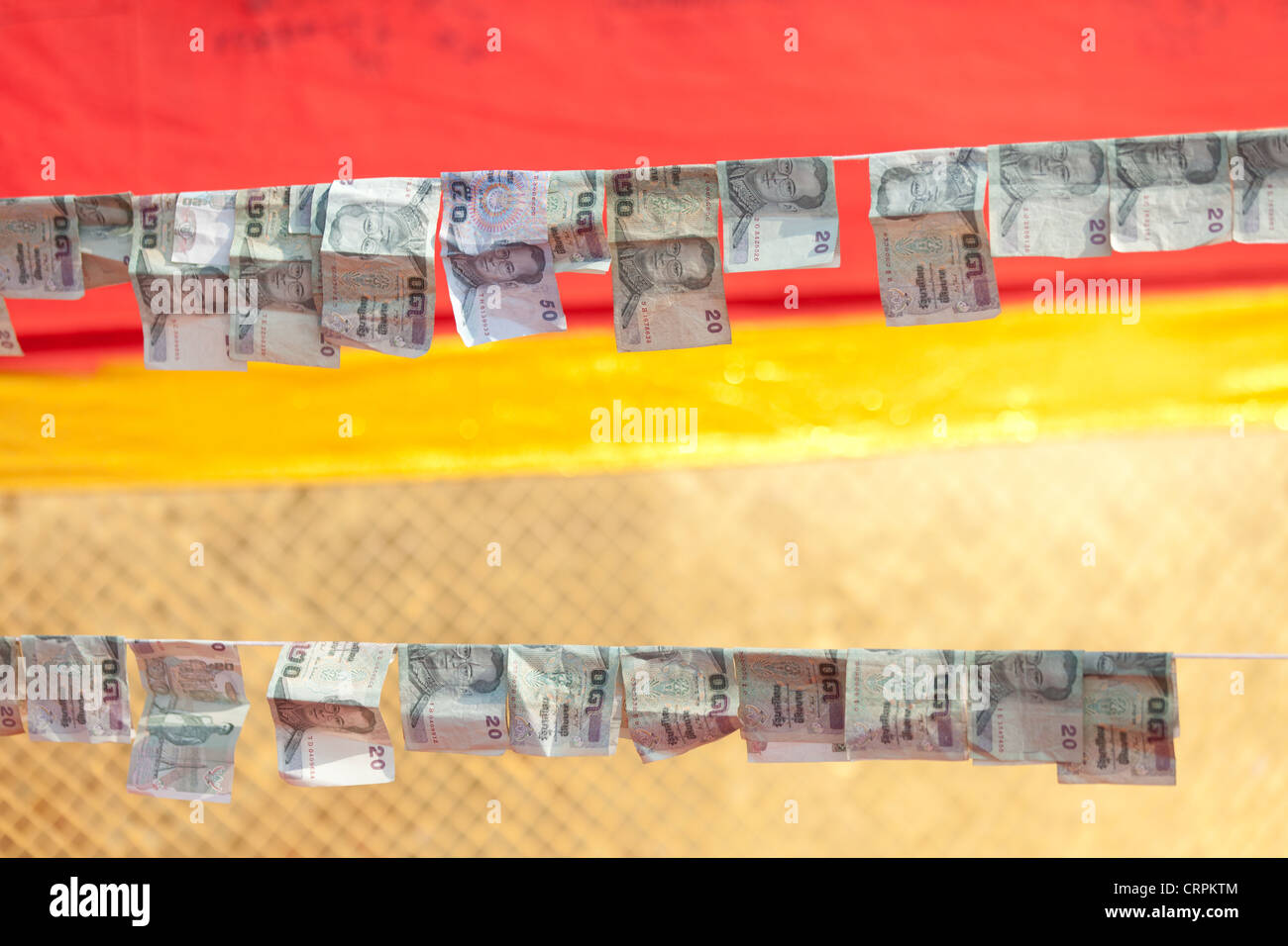 Money hanging by a string hi-res stock photography and images - Alamy