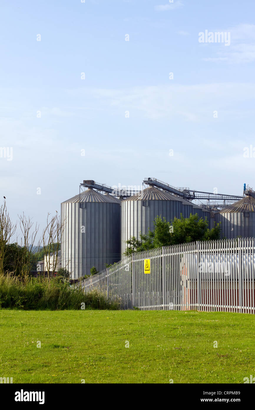 Factory fence hi-res stock photography and images - Alamy