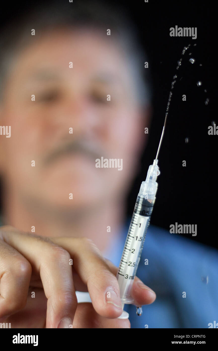 needle and syringe ready for injection by doctor Stock Photo - Alamy