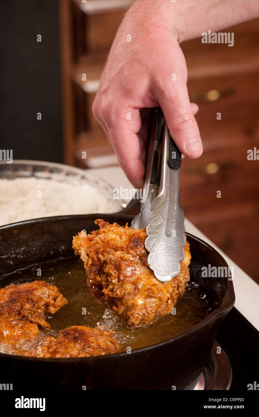Chicken frying hi-res stock photography and images - Alamy