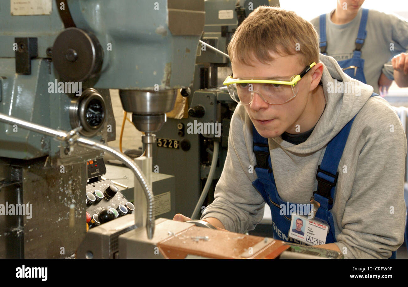 Training in mechatronics at Siemens Stock Photo - Alamy