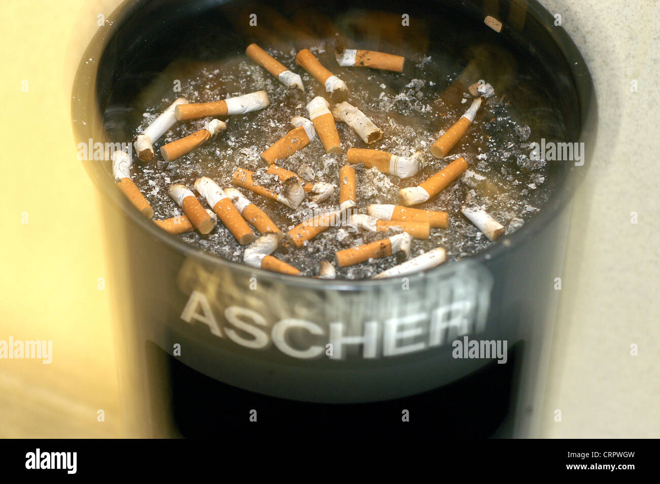Full ashtrays hi-res stock photography and images - Alamy