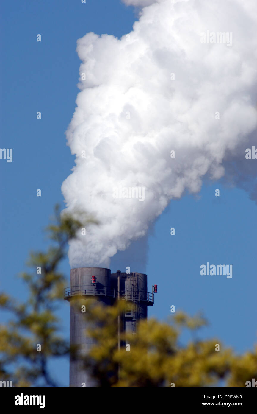 Smokestack of the coal-fired power plant in Berlin-Spandau Stock Photo ...