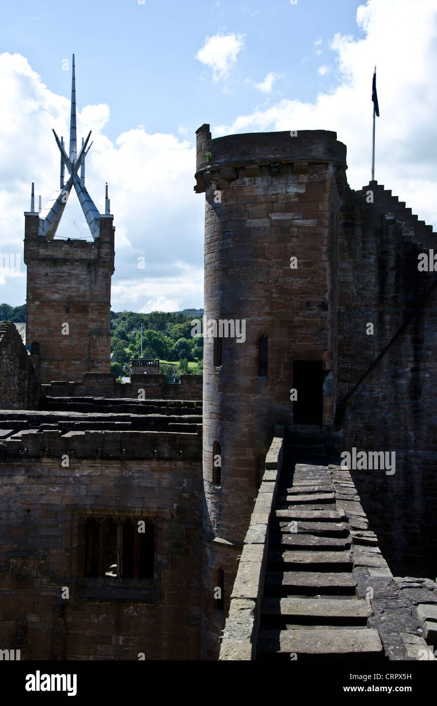 Linlithgow Palace and the spire of St Michael's Church, West Lothian ...