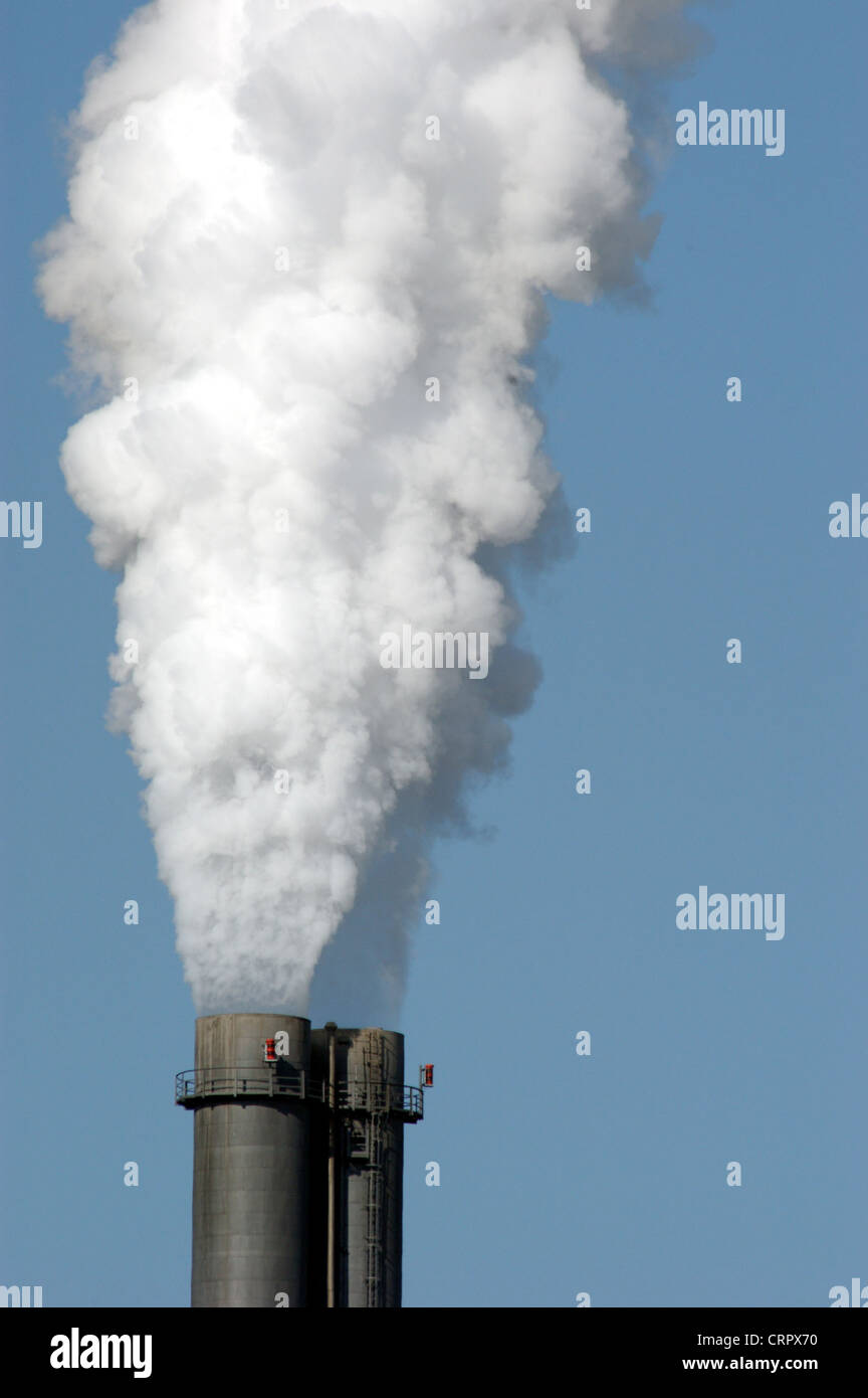 Smokestack of the coal-fired power plant in Berlin-Spandau Stock Photo ...