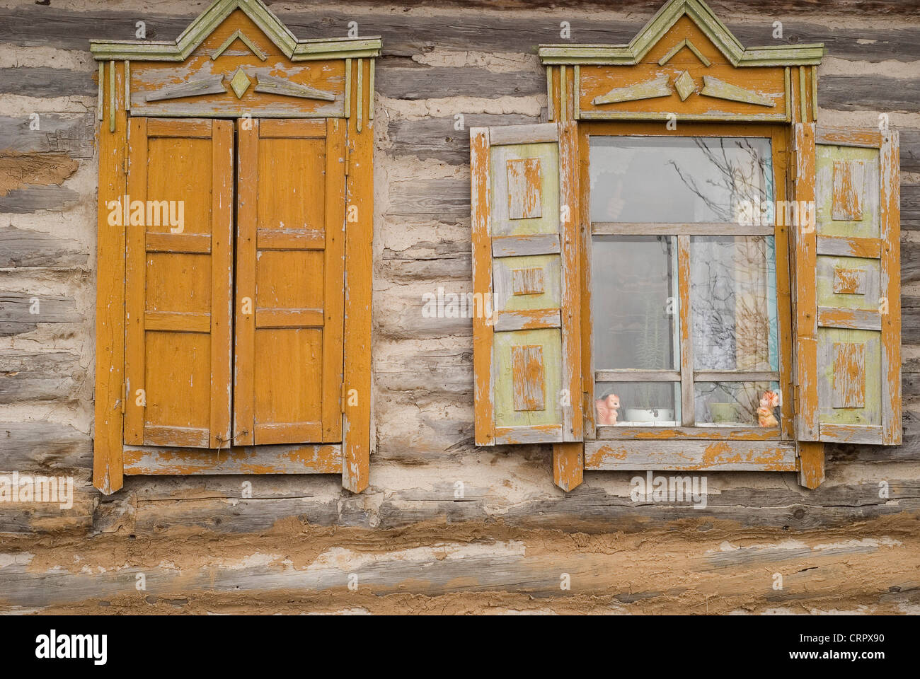 Rotten wooden windows hi-res stock photography and images - Alamy