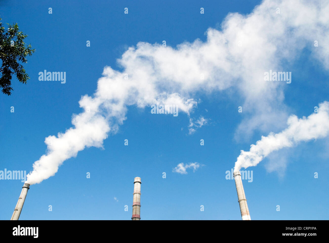 Polluting smoke coming out of chimney Stock Photo - Alamy