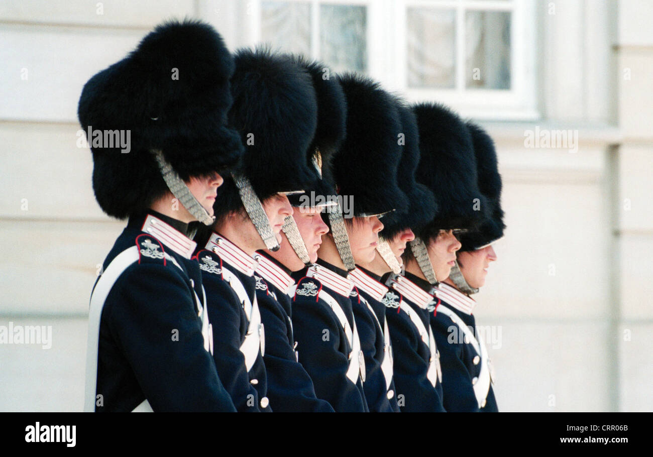 Soldiers in front of castle hi-res stock photography and images - Alamy