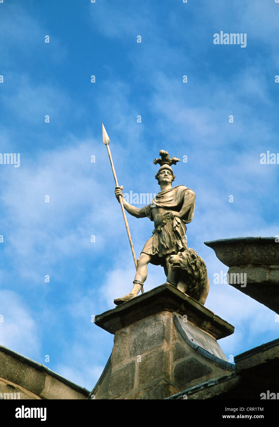Ireland, Dublin, Dublin Castle, statue, architecture detail Stock Photo ...