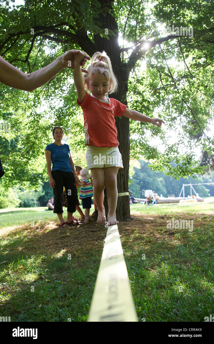 Slacklining hi-res stock photography and images - Alamy