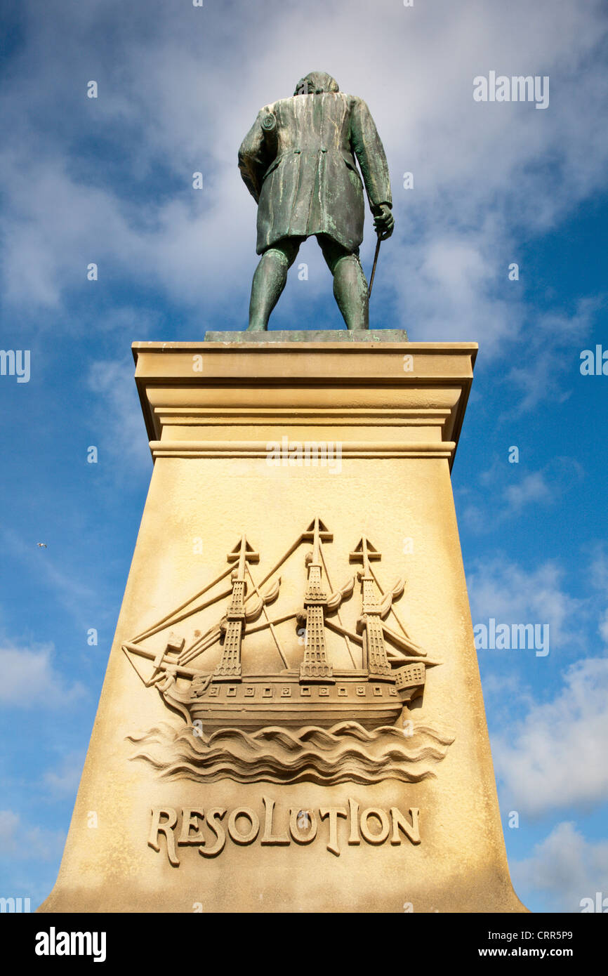 Captain Cook Monument at Whitby North Yorkshire England Stock Photo - Alamy