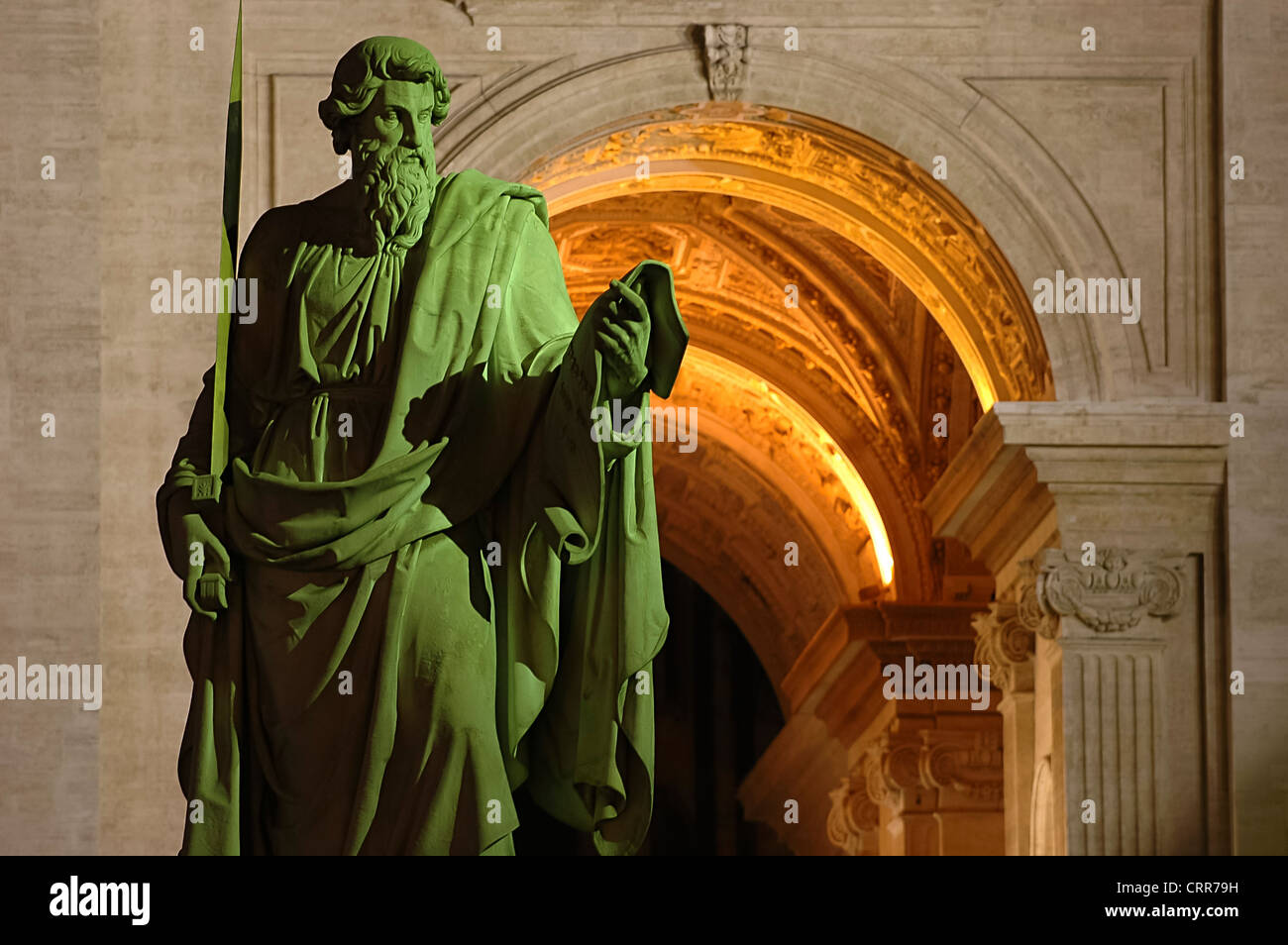 Statue pope st basilica vatican hi-res stock photography and images - Alamy
