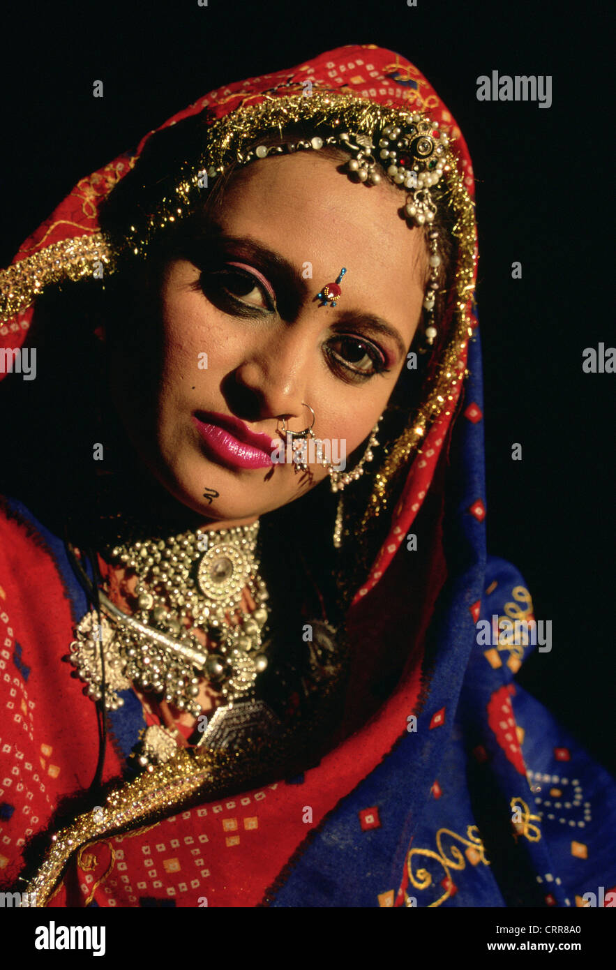 Hindu woman dressed traditionally ( India Stock Photo - Alamy