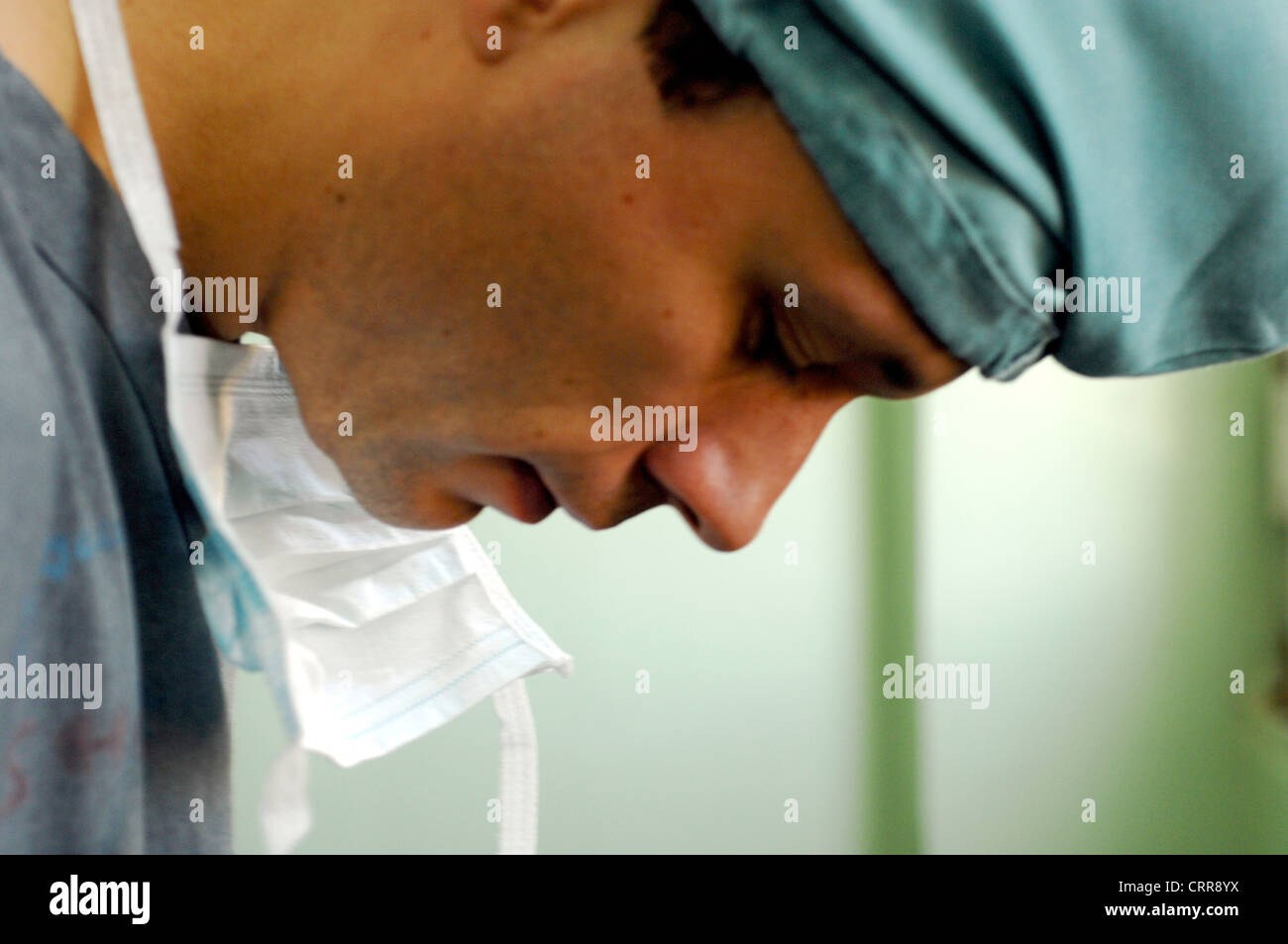 Male surgeon wearing hygiene hat and hygiene mask Stock Photo - Alamy