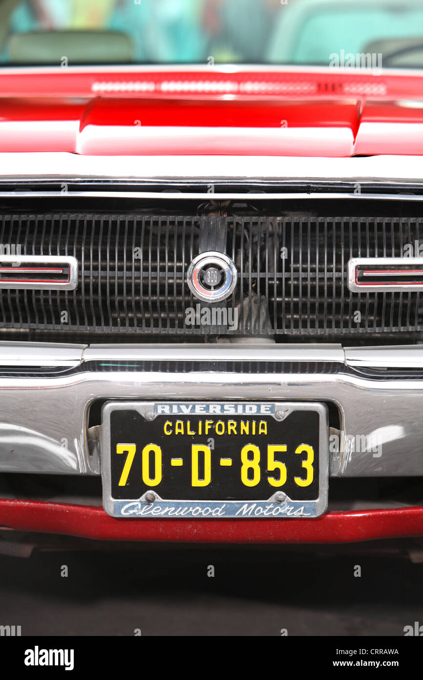 Chrysler badge hi-res stock photography and images - Alamy