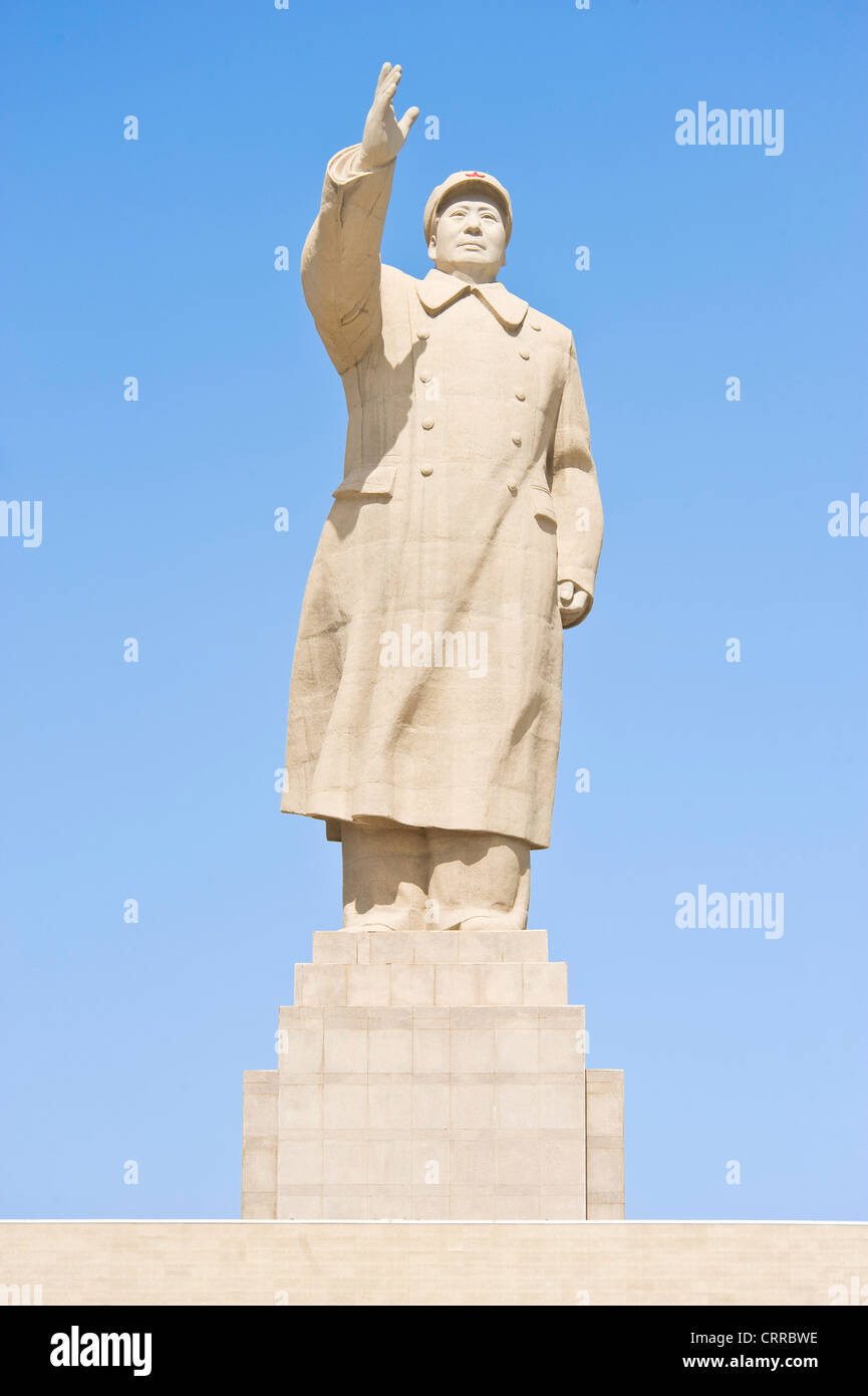 Statue of chairman mao tse tung china hi-res stock photography and ...