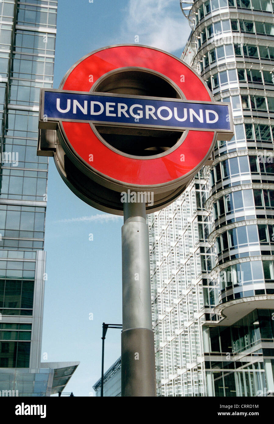 London underground sign by london hi-res stock photography and images ...