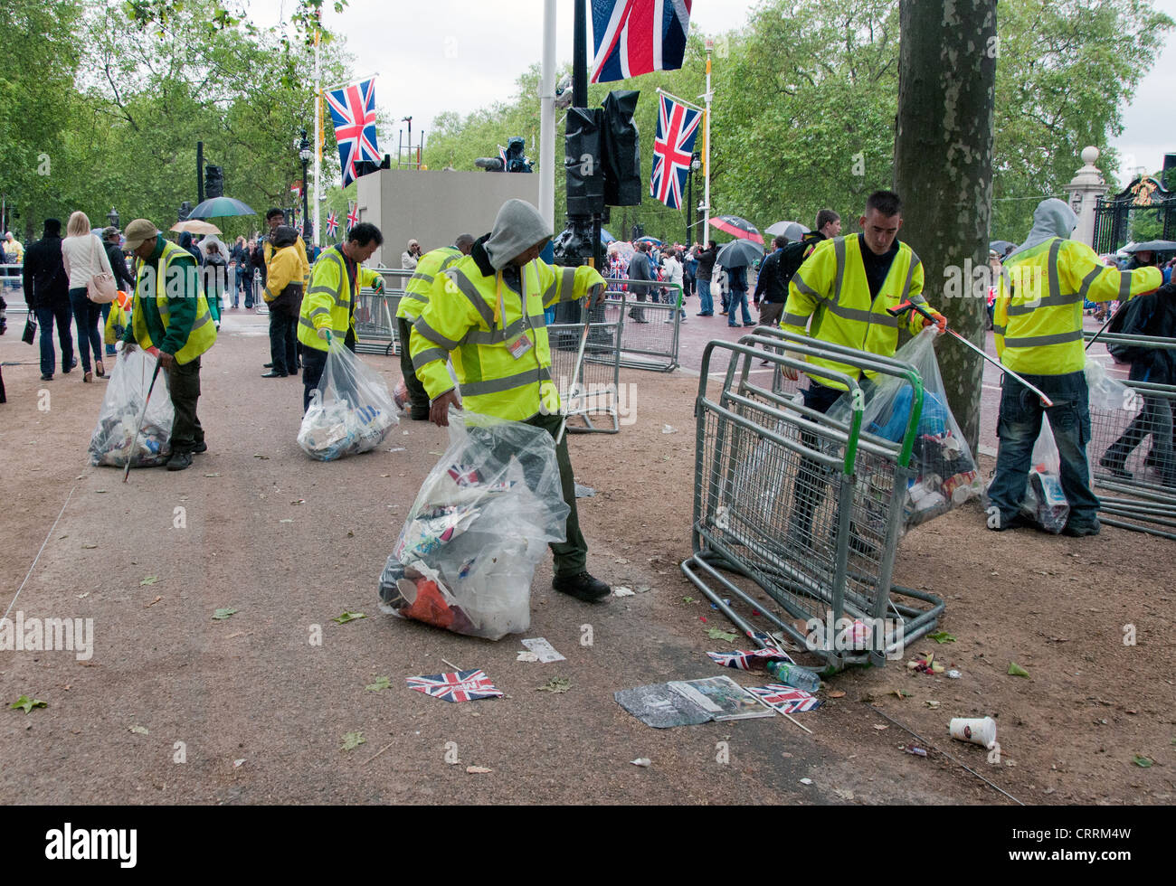 Team of men collecting litter after Diamond Jubilee event Stock Photo ...