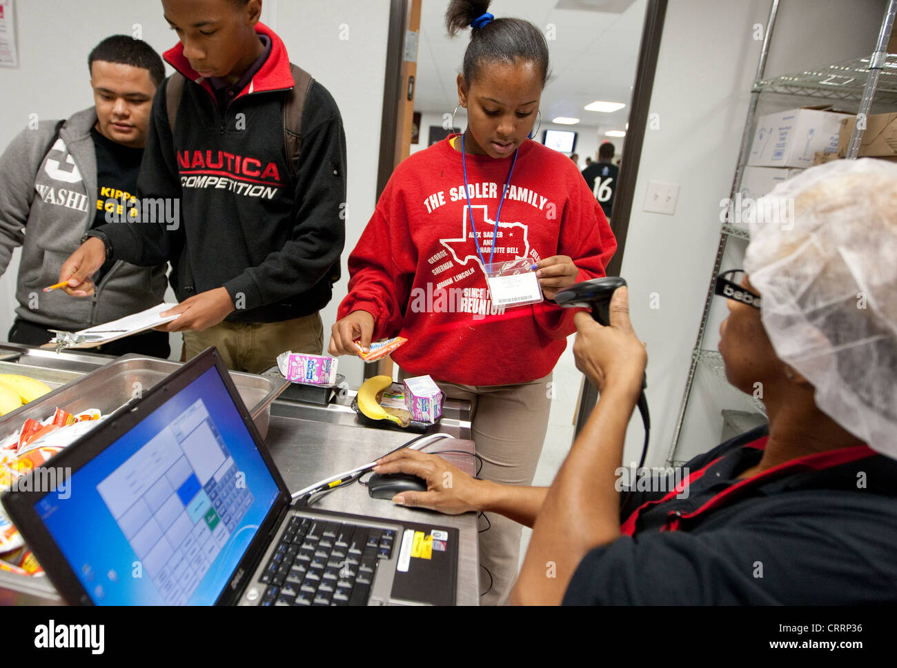 School cafeteria lunch worker hi-res stock photography and images - Alamy