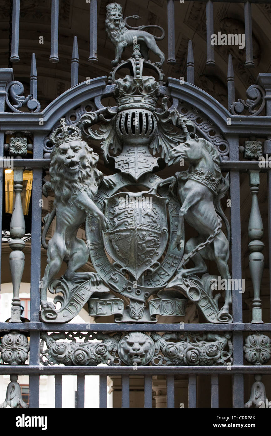 Queen victoria royal coat of arms hi-res stock photography and images ...