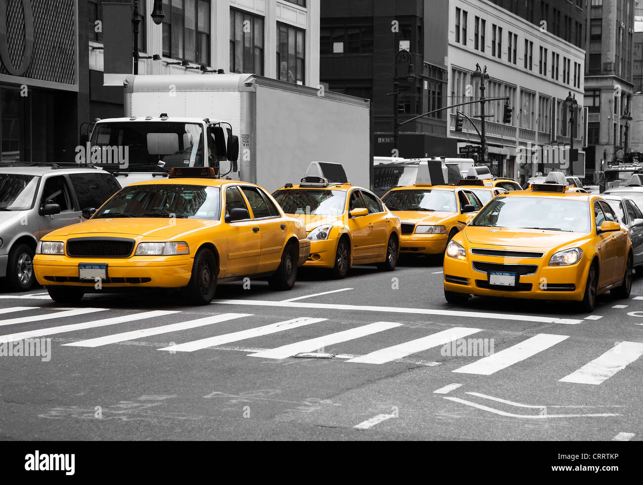 Black and yellow cabs hi-res stock photography and images - Alamy