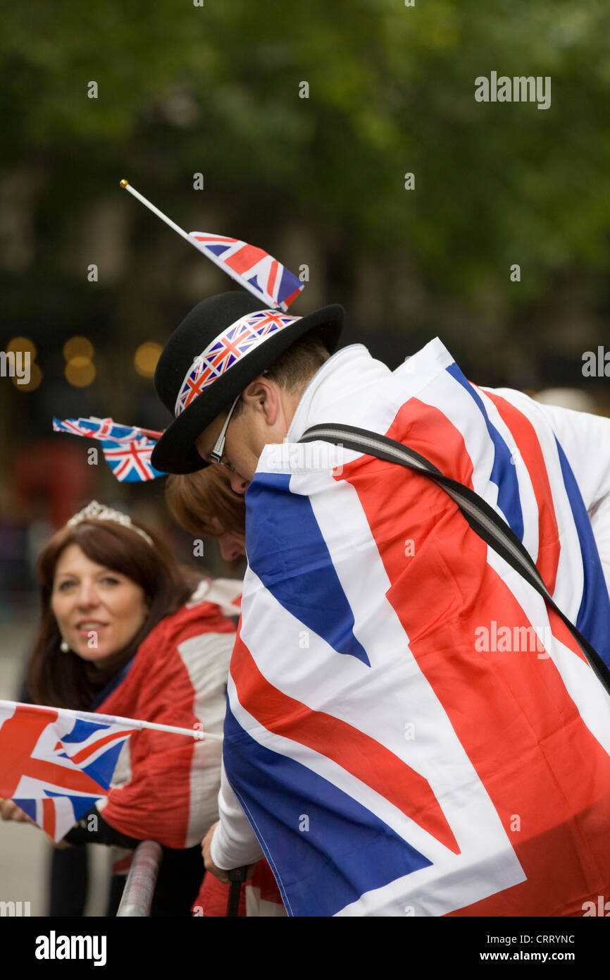 Crowds wearing the Union Jack Flags for the Queens diamond Jubilee in ...