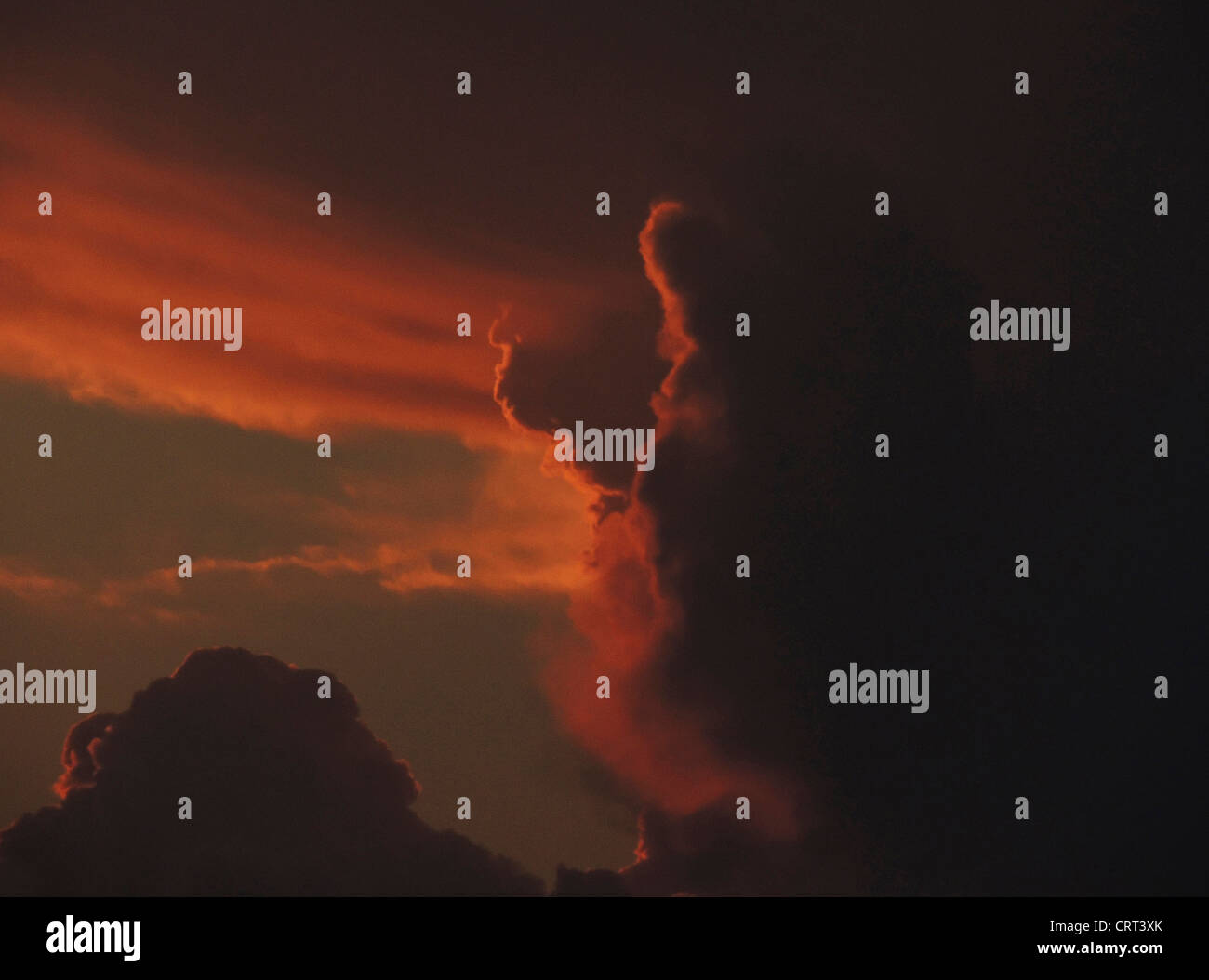 Gathering storm clouds hi-res stock photography and images - Alamy