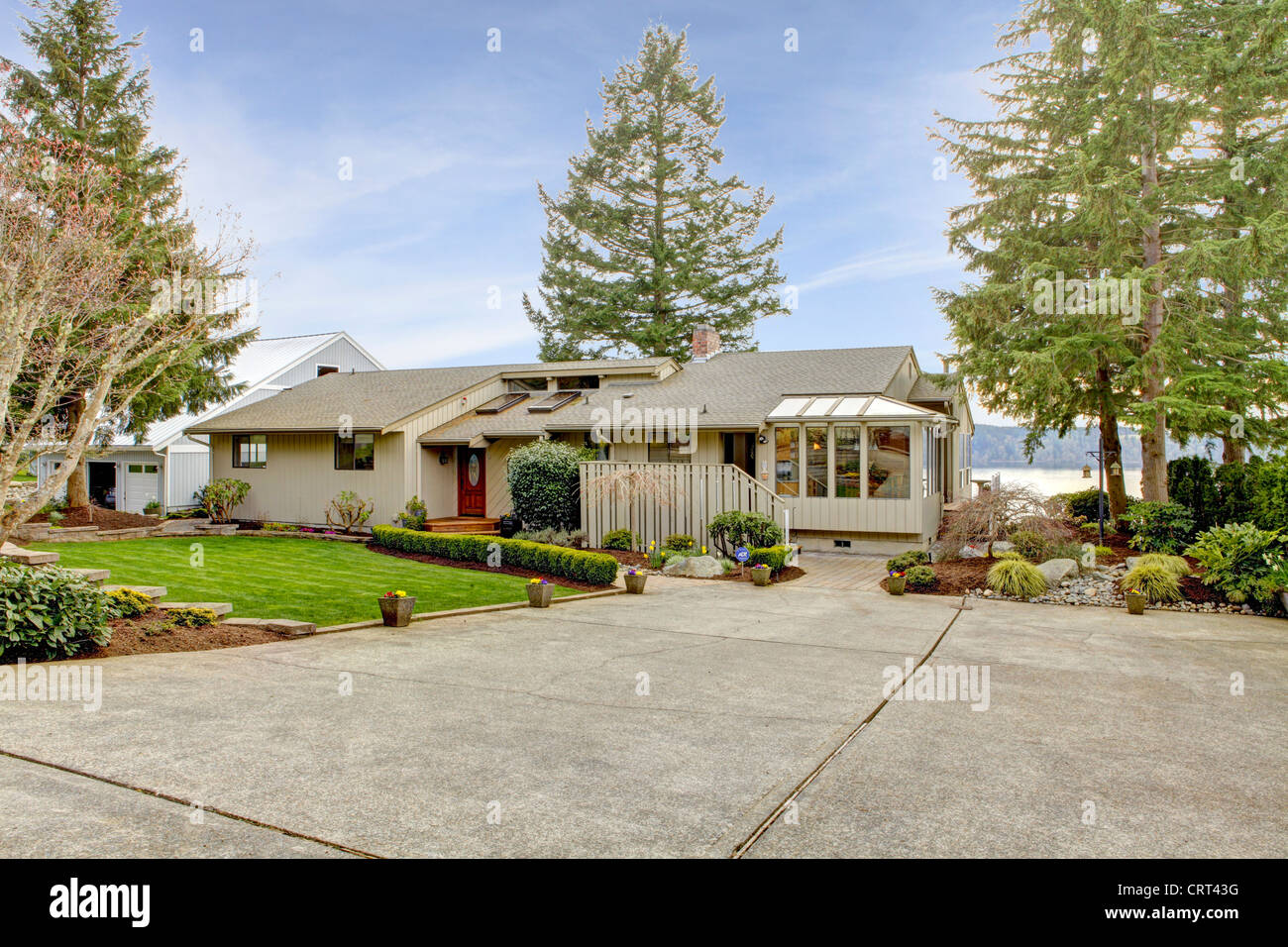 One story house hi-res stock photography and images - Alamy