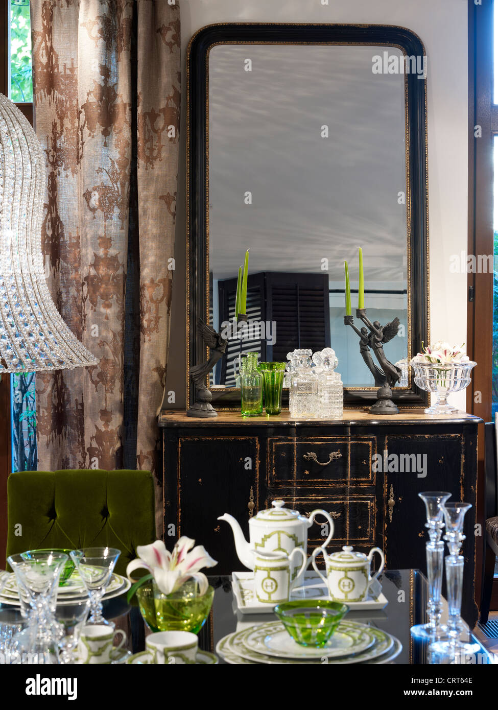 Well laid table hi-res stock photography and images - Alamy