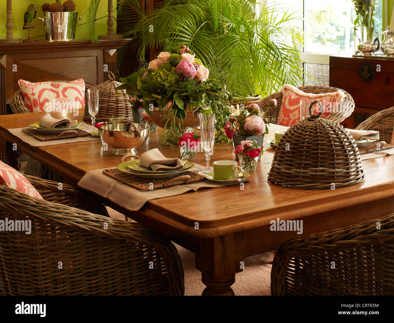 Well laid table hi-res stock photography and images - Alamy