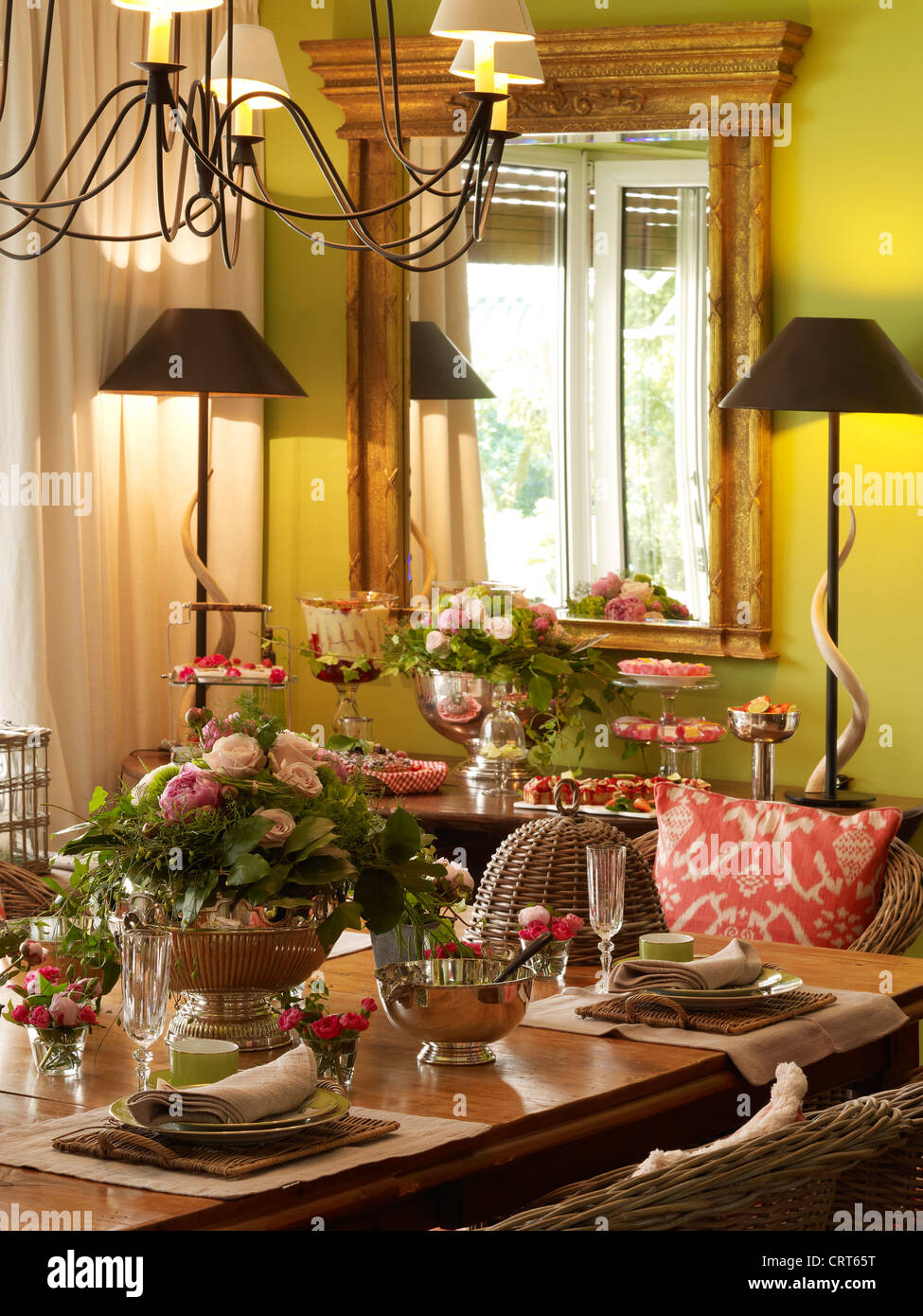 Well Laid Table High Resolution Stock Photography and Images - Alamy